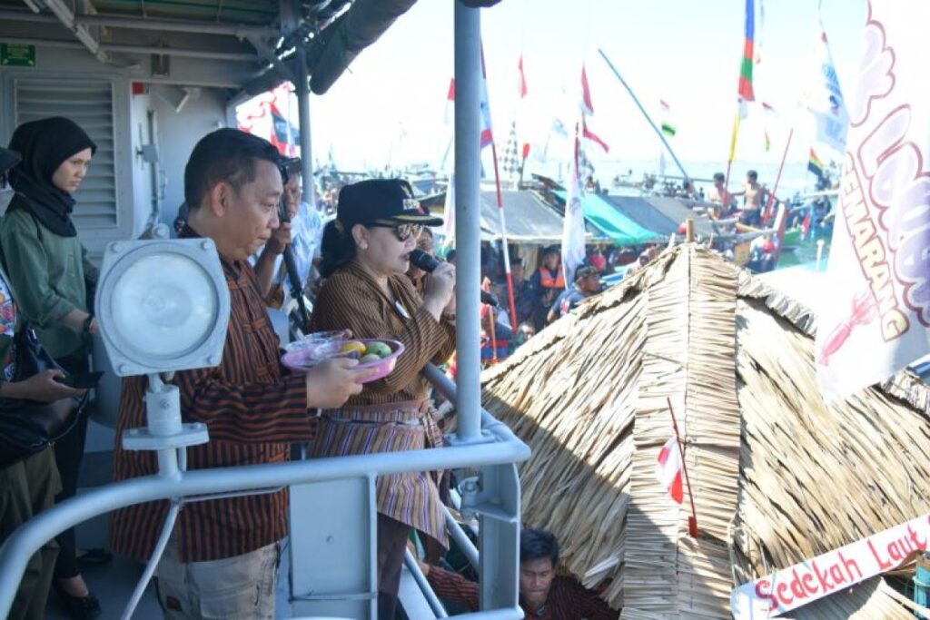 Ratusan Perahu Meriahkan Tradisi Sedekah Laut Tambaklorok Semarang ...